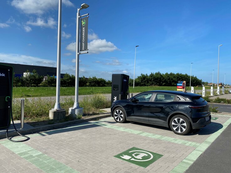 Hoe kan je een elektrische auto opladen | Fluvius
